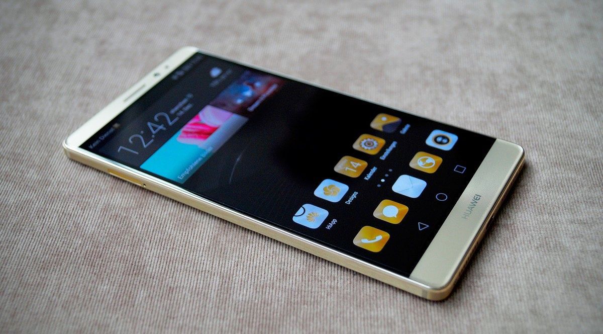 Hands-on With The Huawei Mate 8
