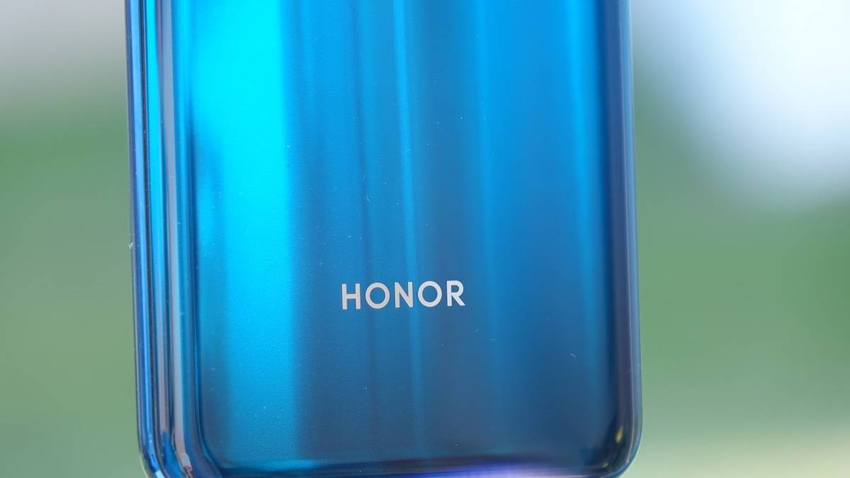 Huawei reportedly looking to sell part of Honor's smartphone business