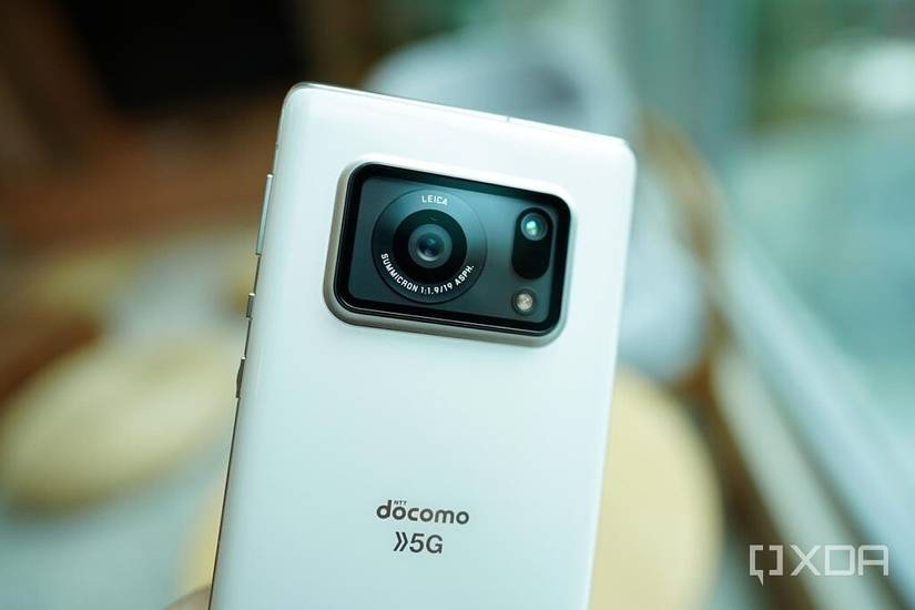 How does the Sharp Aquos R6's 1-inch camera sensor stack up against the ...