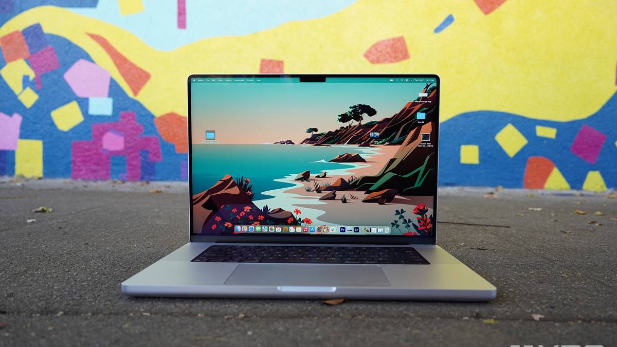 How many external monitors can I use with the MacBook Pro (2023)?