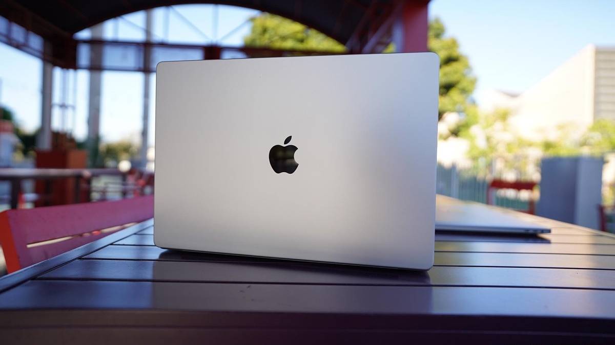 Does the MacBook Pro (2023) have Thunderbolt?