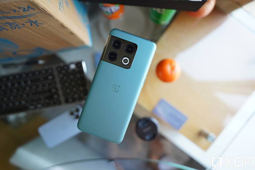 Does the OnePlus 10 Pro have a microSD card slot?