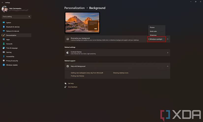 How to enable the Windows spotlight wallpaper on Windows 11