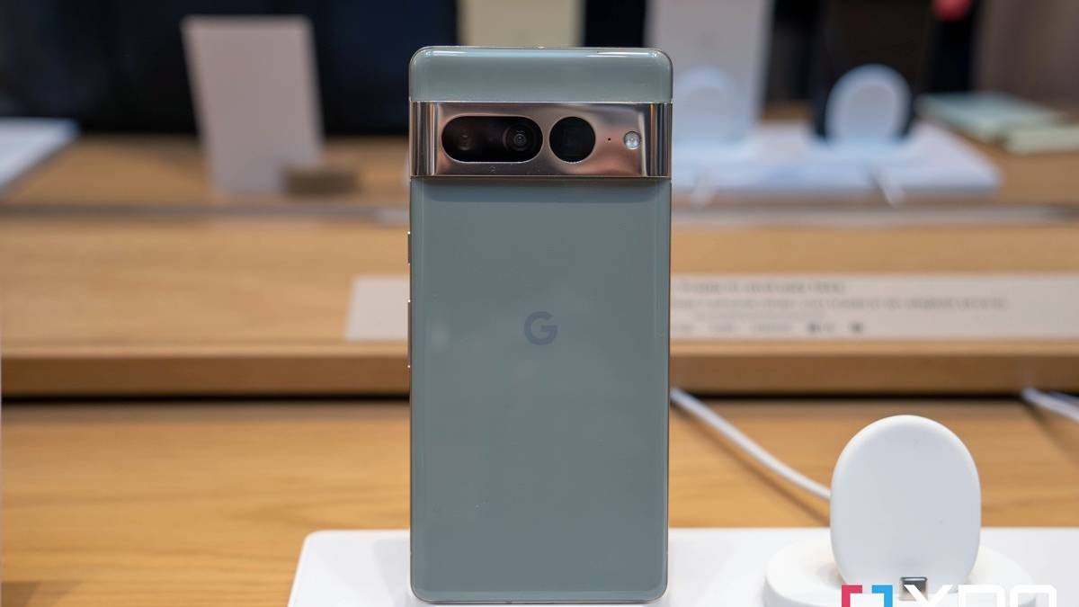 The Pixel 7 Pro has an updated internal layout with better cooling ...