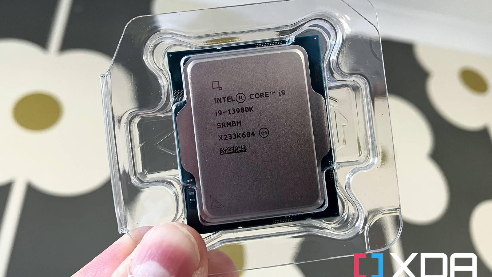 Do Intel CPUs come with thermal paste?