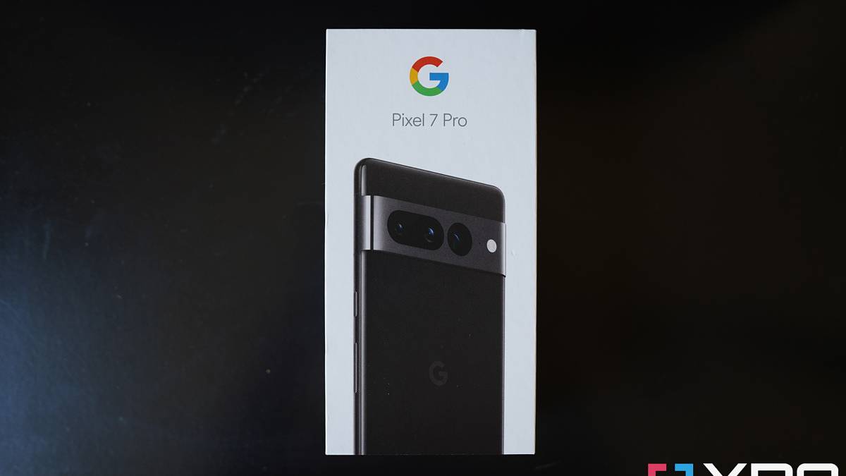 What do you get inside the Google Pixel 7 series box?