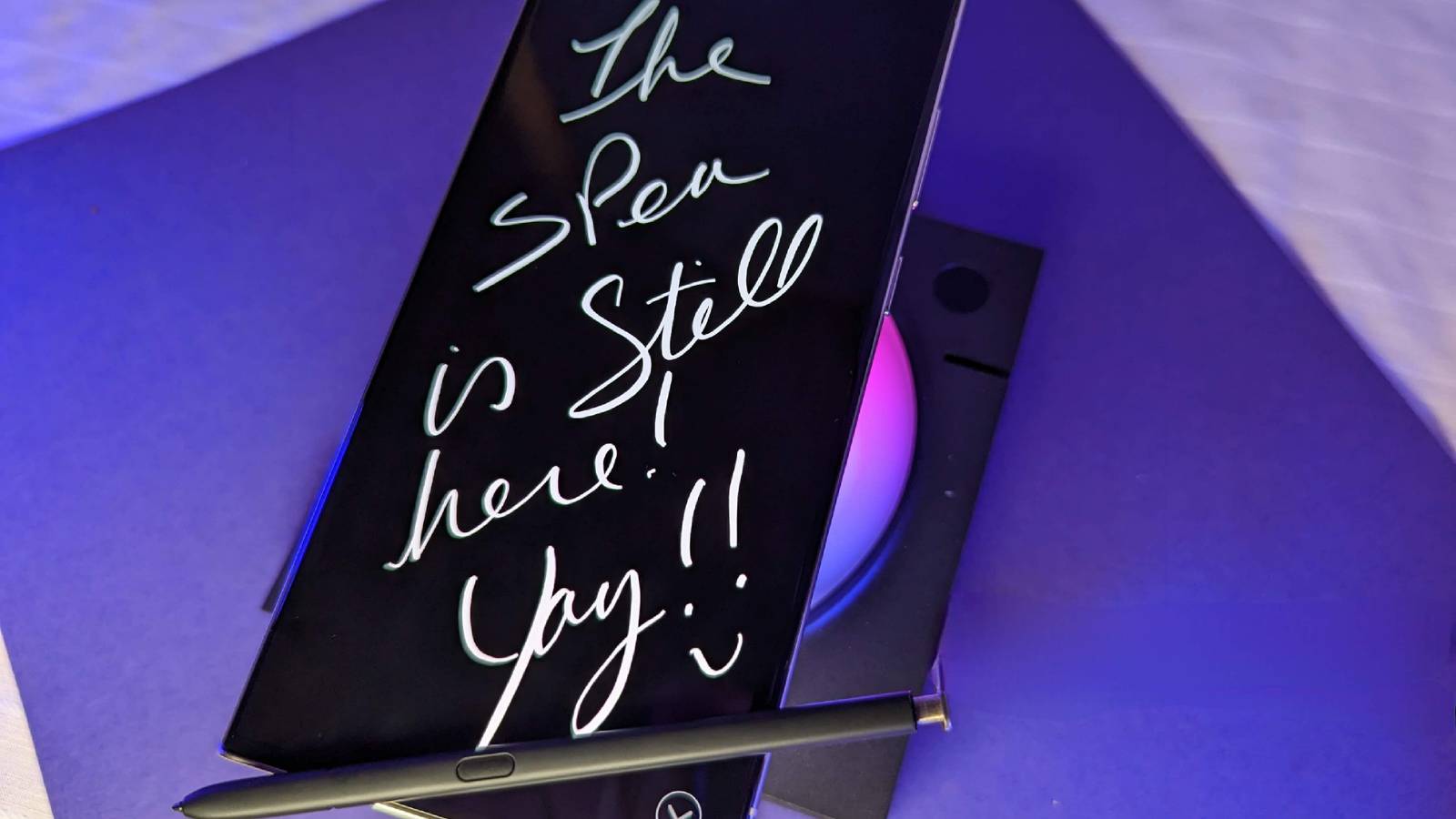 Does the Samsung Galaxy S23 Ultra come with an S Pen?