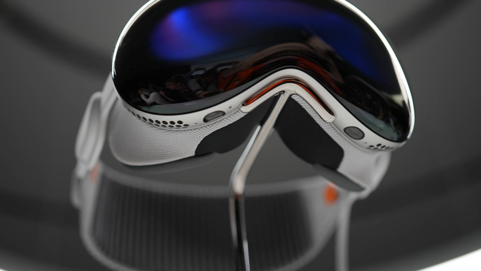 Take a closer look at how Apple leverages familiar gestures for new ...
