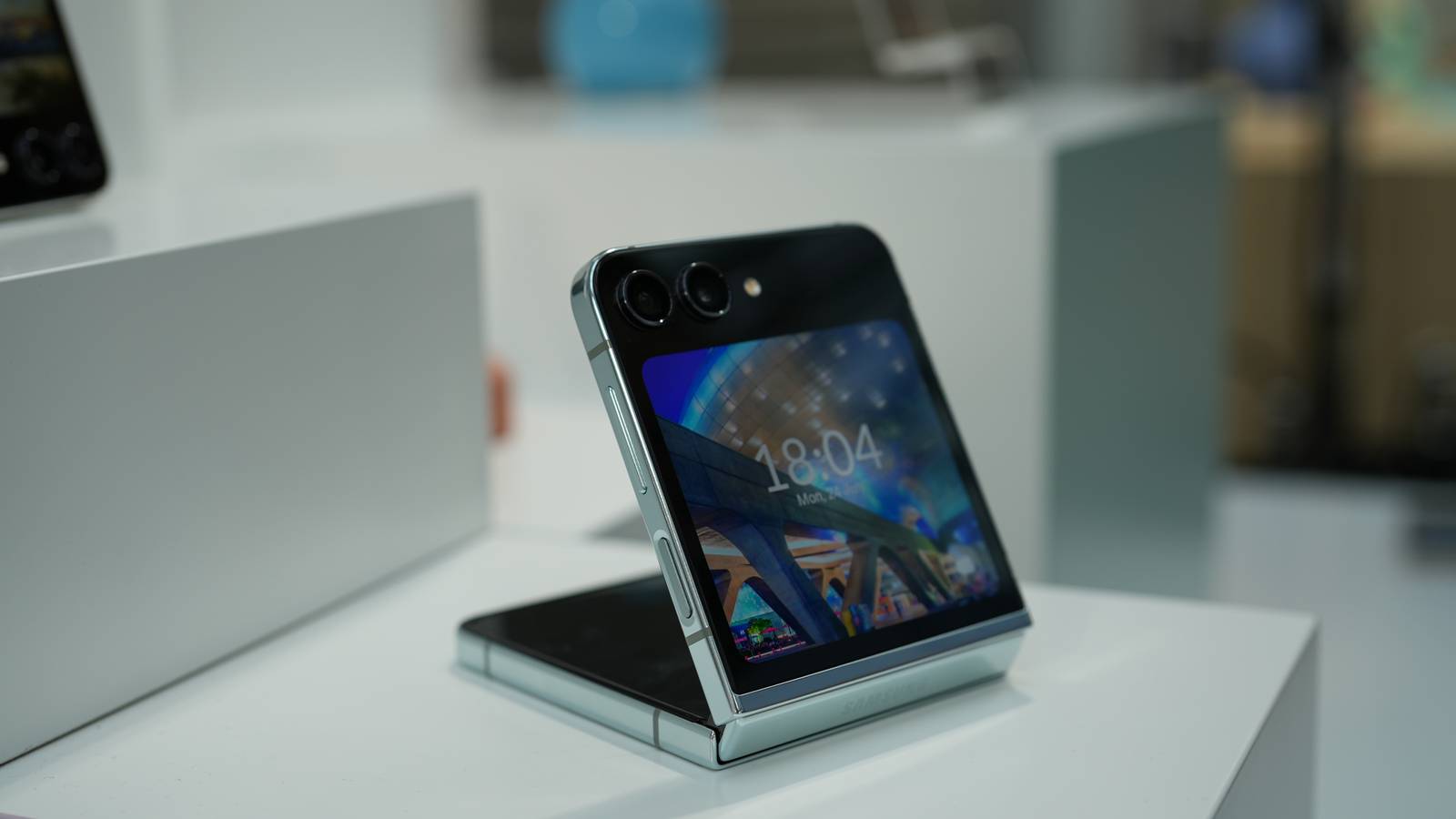 How to use Samsung Good Lock to run any app on the Galaxy Z Flip 5 ...