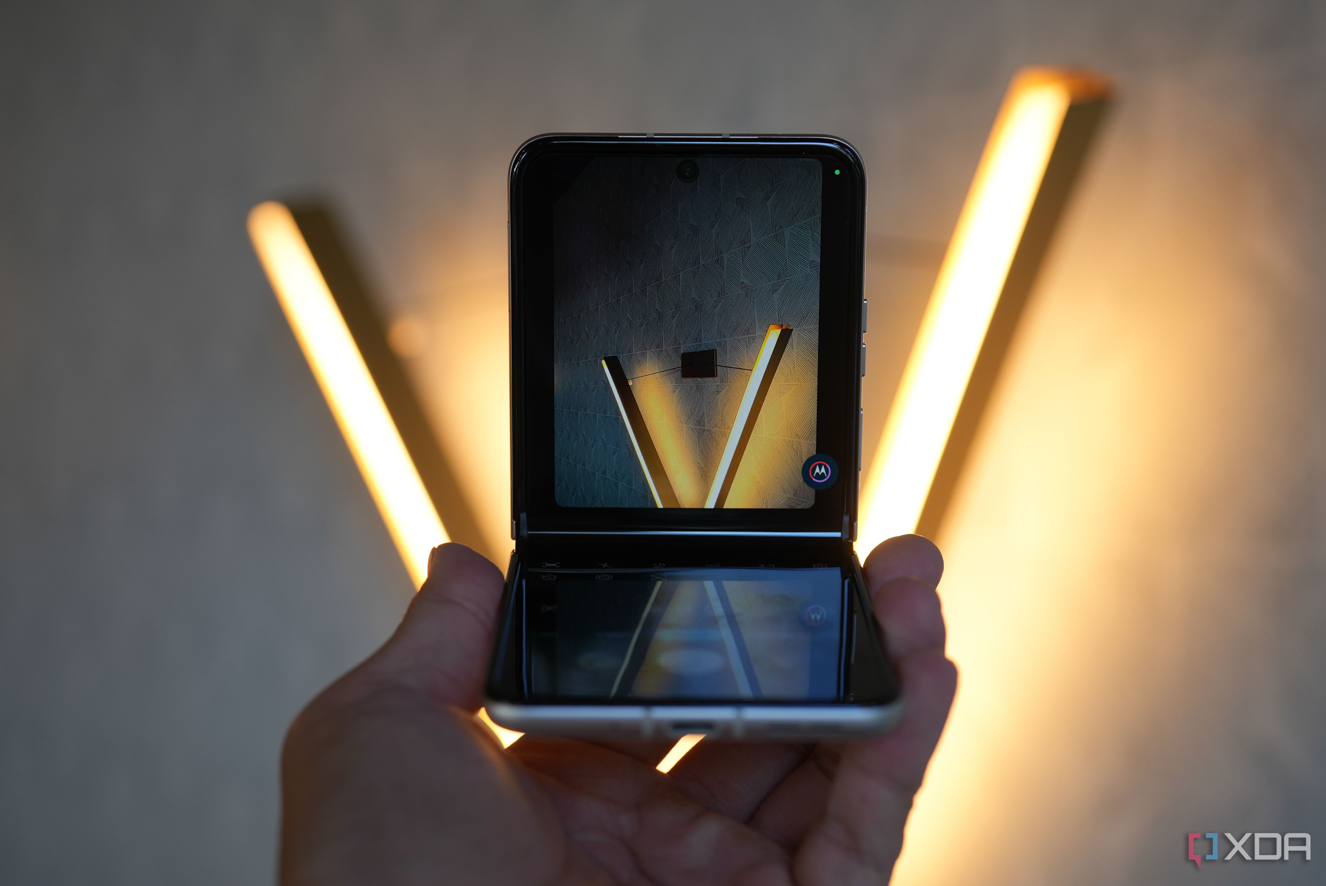 Motorola Razr (2023) vs Samsung Galaxy Z Flip 5