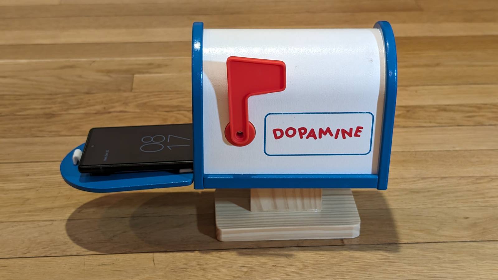 This smart Raspberry Pi mailbox keeps intrusive phone alerts at bay