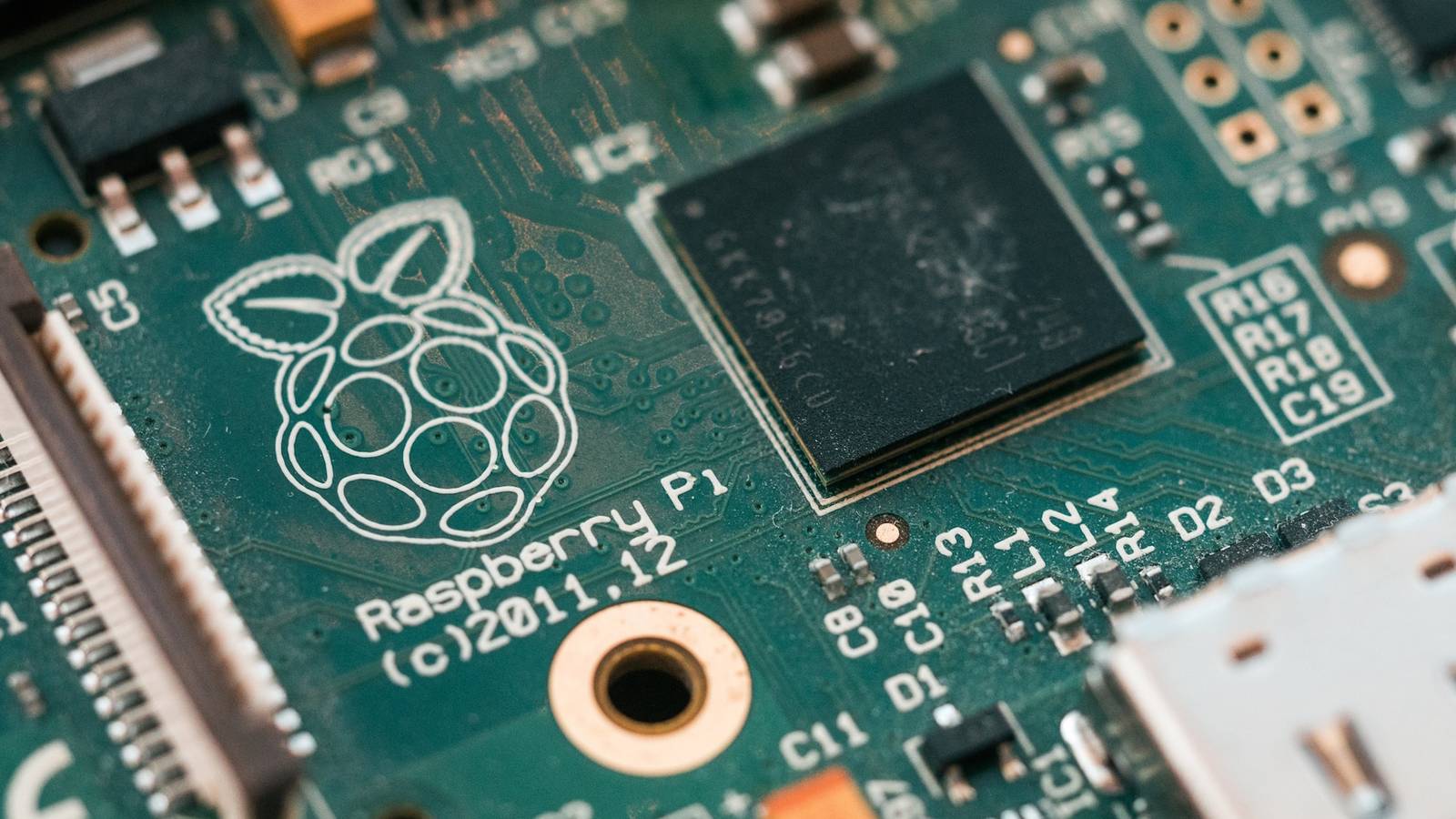 Raspberry Pi OS officially gets dark mode