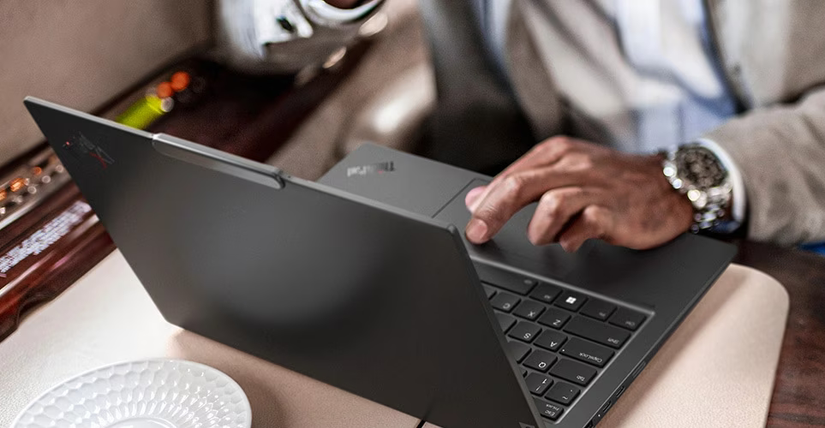 Lenovo ThinkPad X1 Carbon Gen 12 vs MacBook Air (M2)