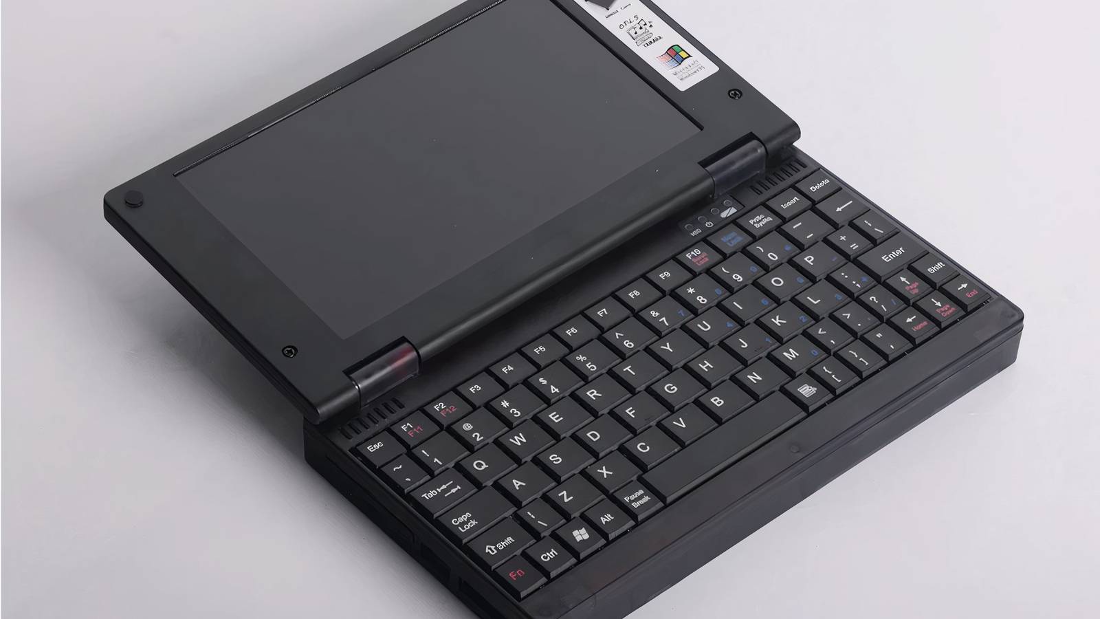 You can buy a brand-new Windows 95 laptop in 2024, and it nails the ...