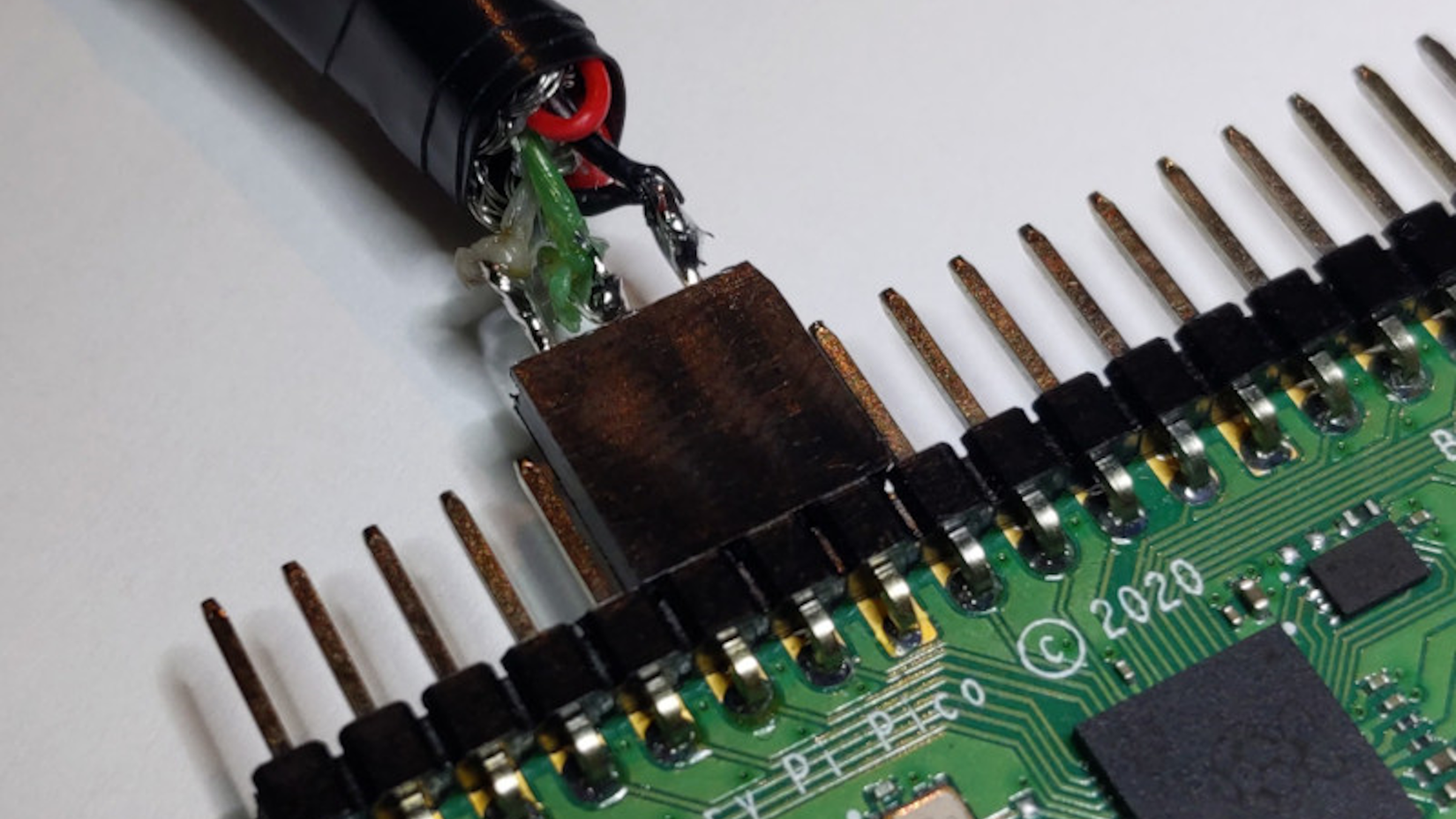 Someone made a cool USB sniffer out of a Raspberry Pi Pico, and you can too