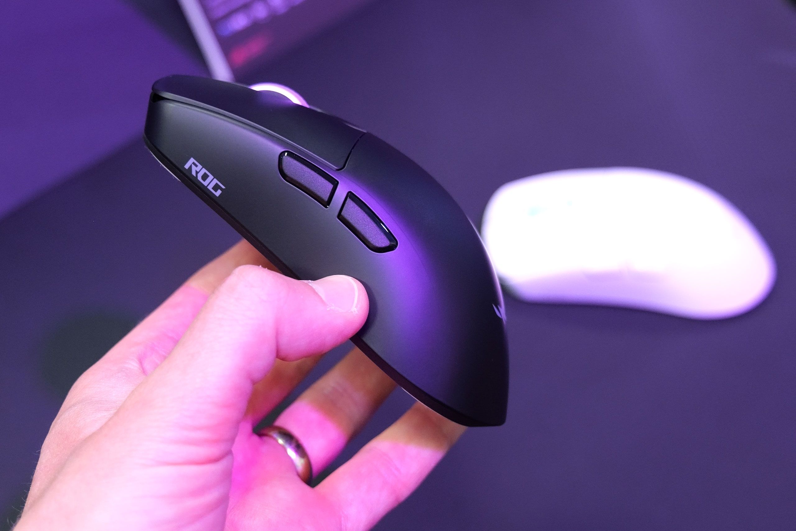 ASUS's sleek new gaming mouse weighs less than an egg
