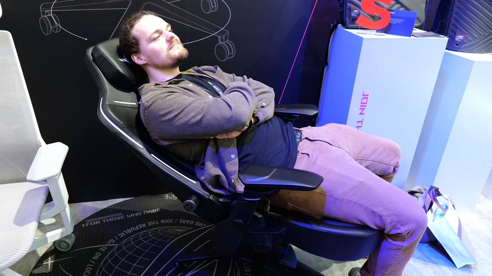 Asus's new ROG gaming chair lets you lean back ALL the way