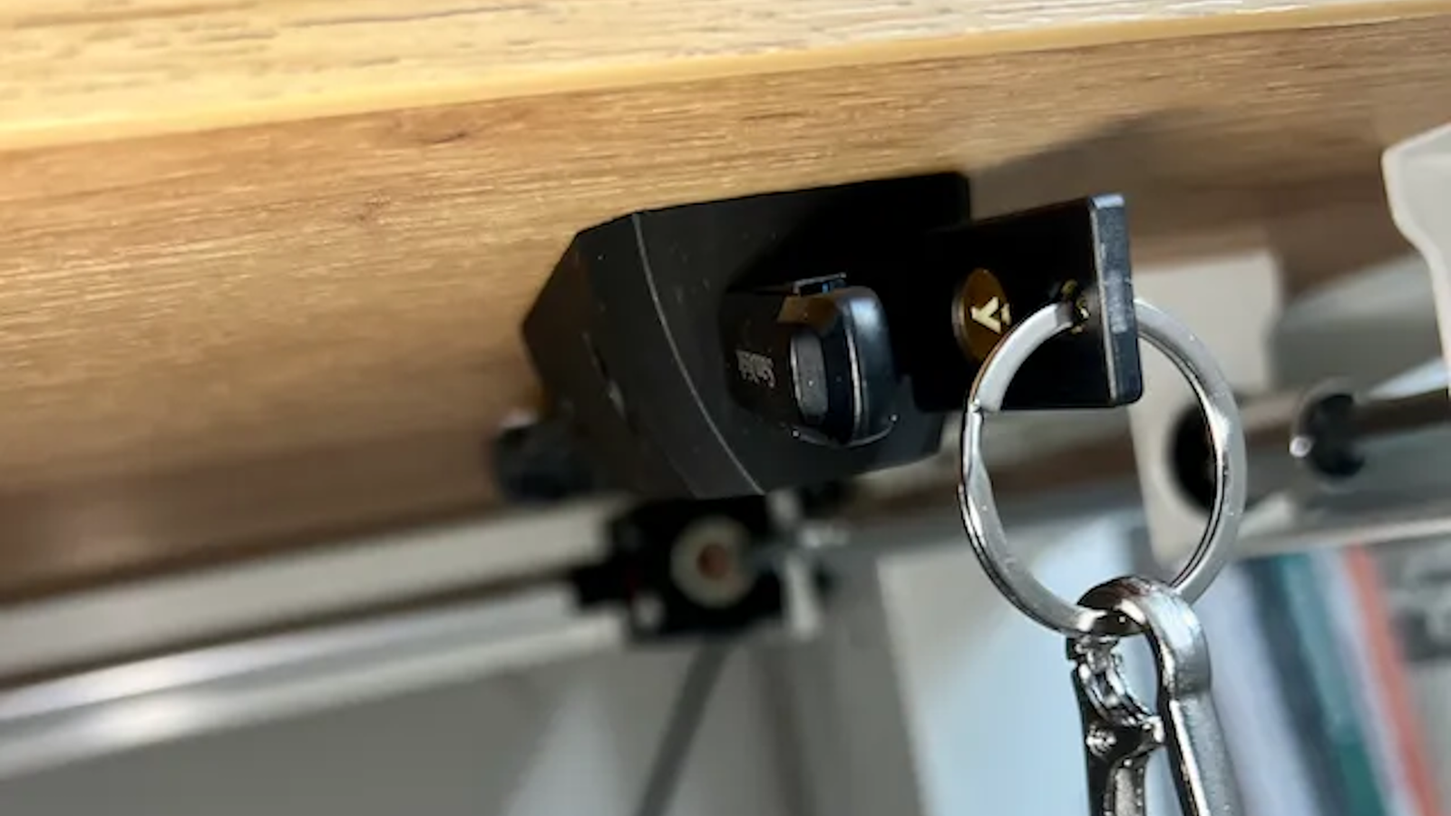 Keep your desk nice and tidy with this 3D printable under-desk USB-C mount