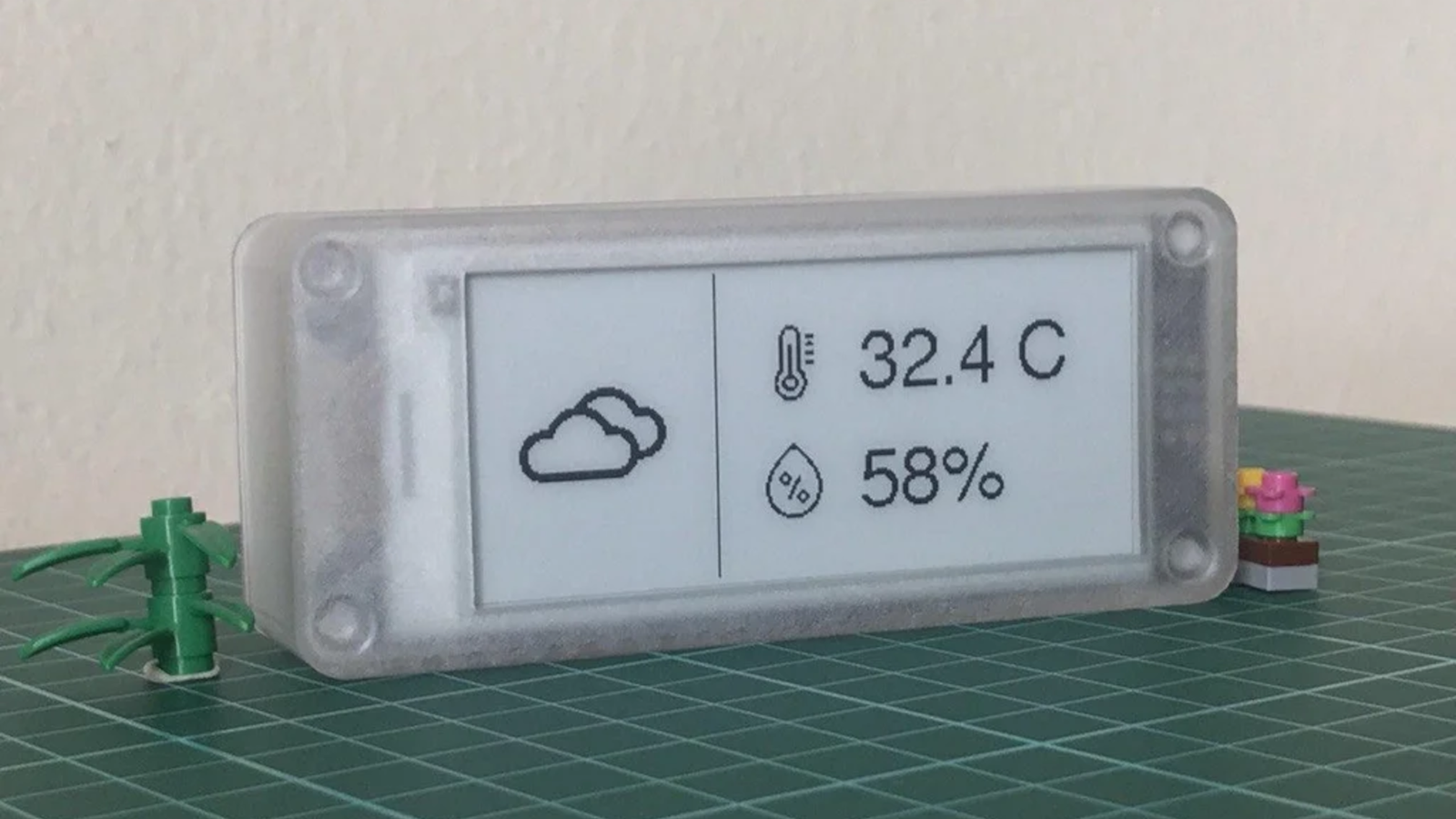 I love this minimalist real-time weather e-ink display that's powered ...