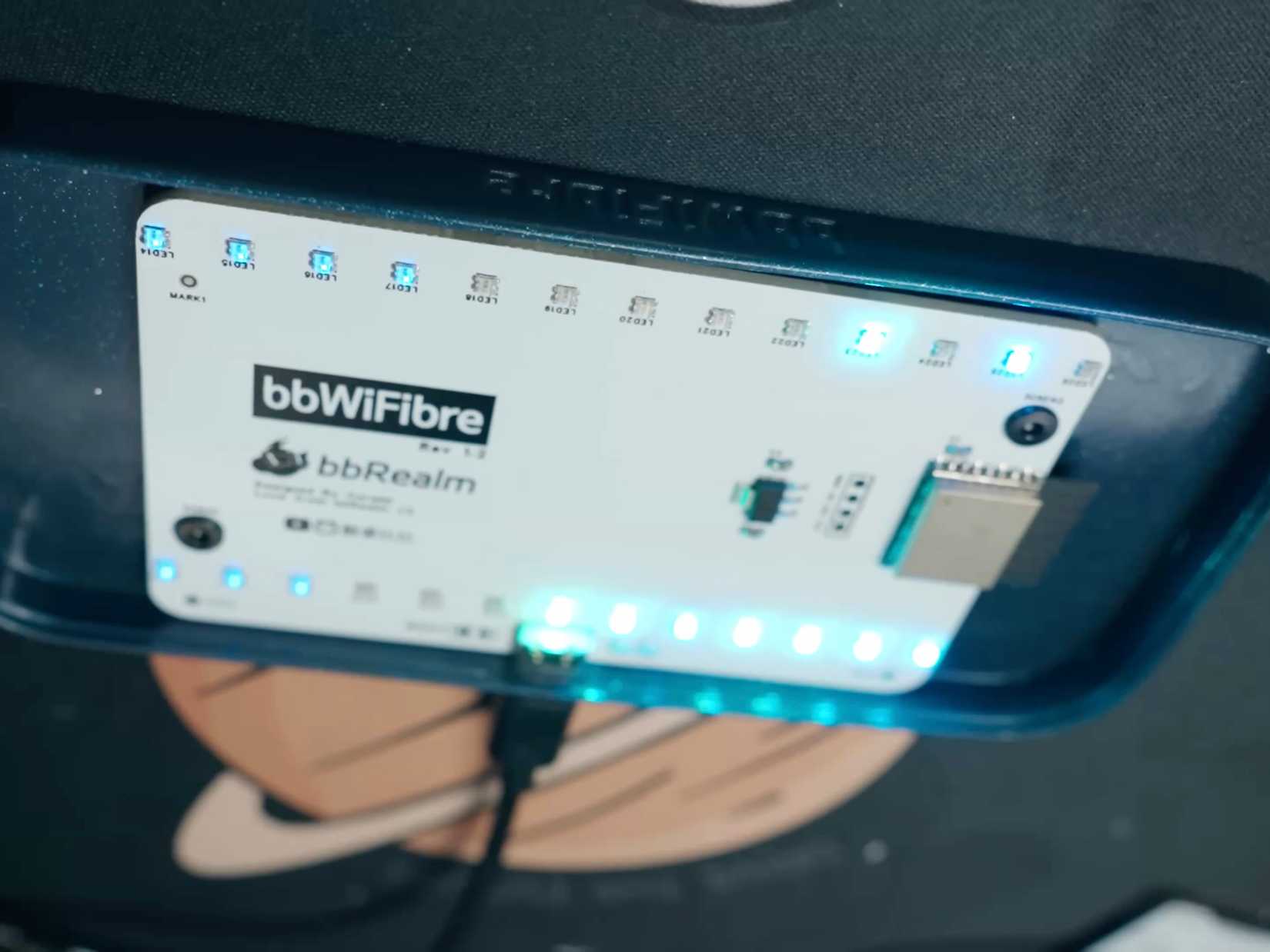 This Wi-Fi mood light turns invisible network data into mesmerizing visual patterns