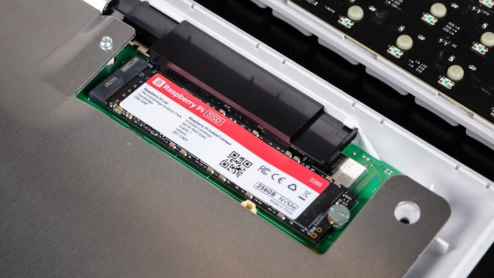 This official Raspberry Pi keyboard has the computer built inside of it ...