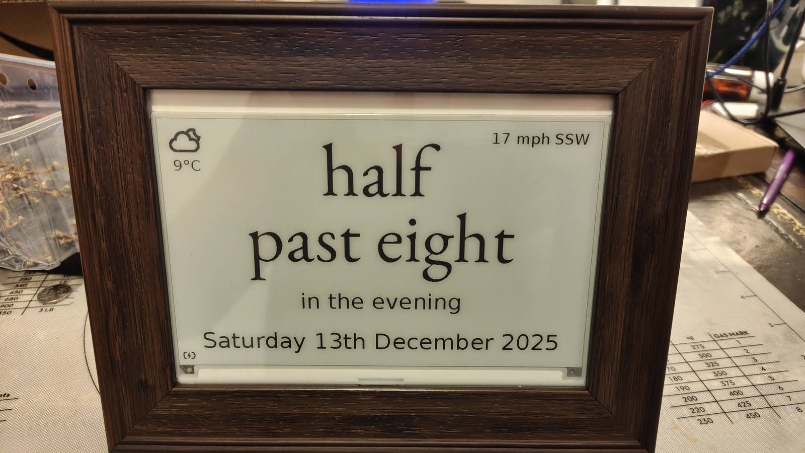 This Raspberry Pi e-ink project gives you the time in a very human way