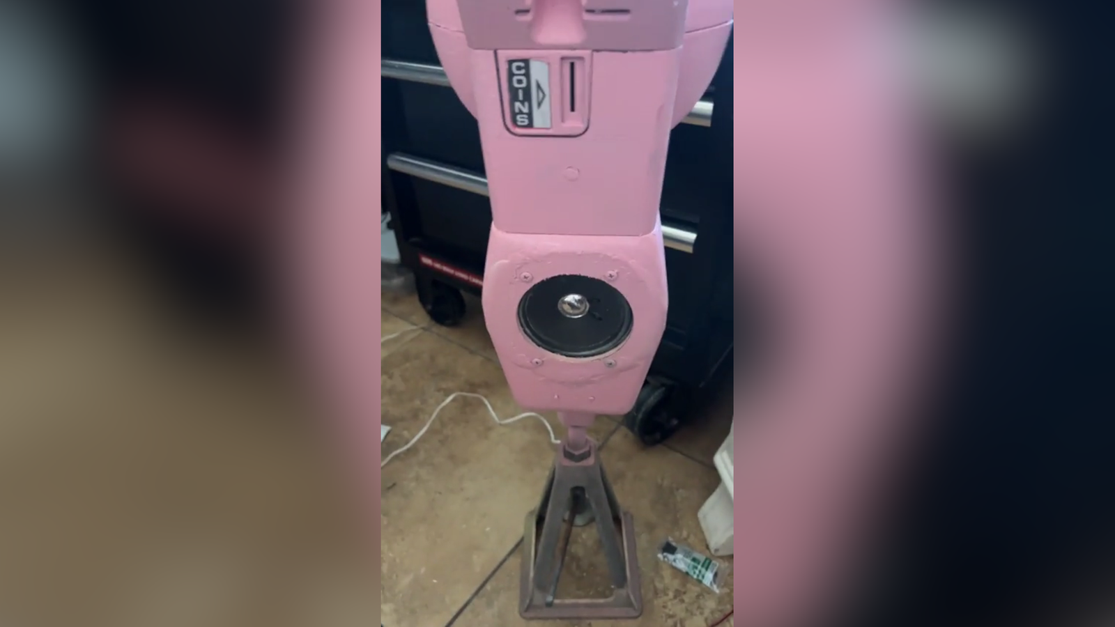 Someone turned a decommissioned parking meter into a Raspberry Pi jukebox