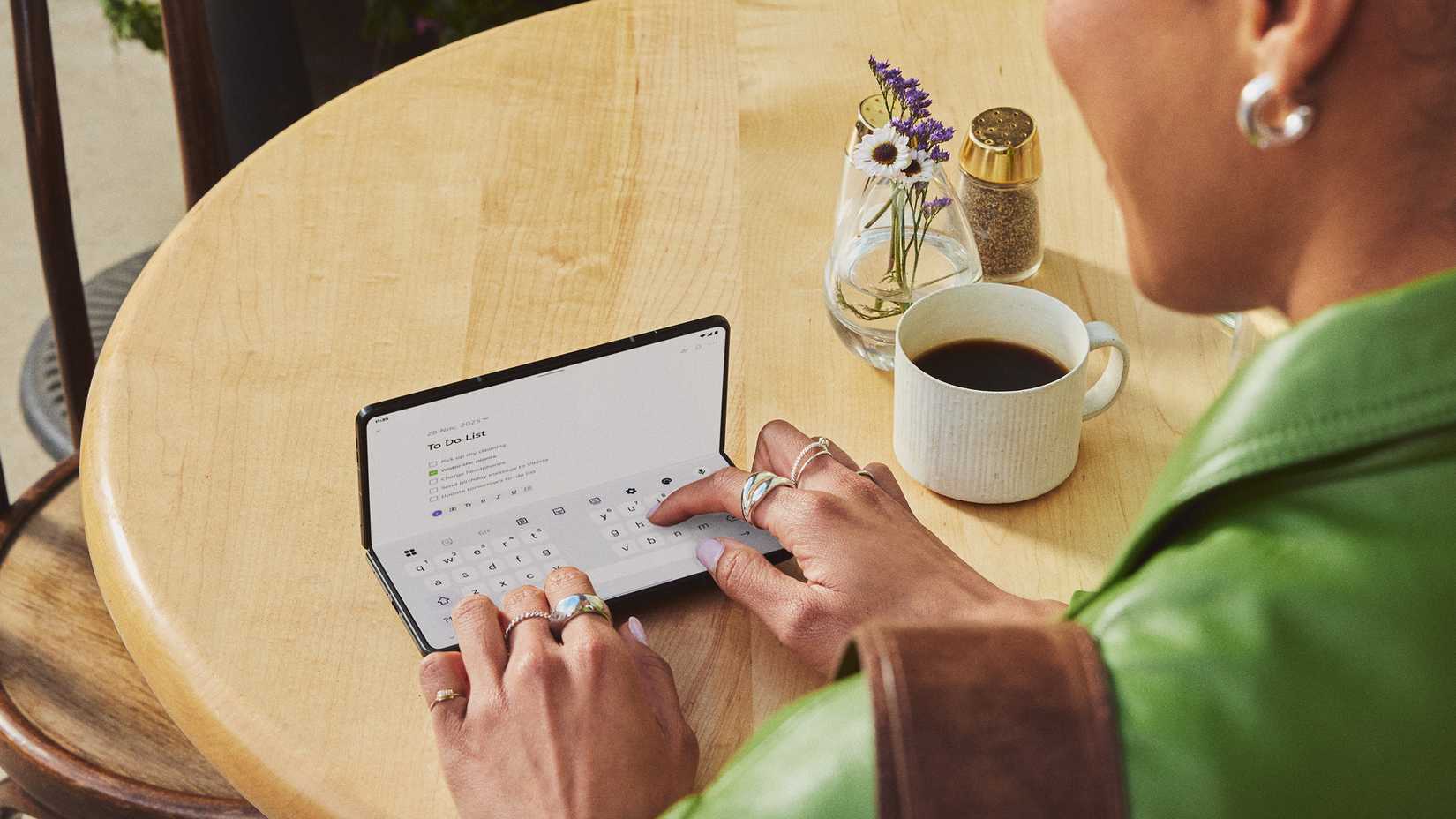 Motorola finally unveils its book-style foldable's key specs