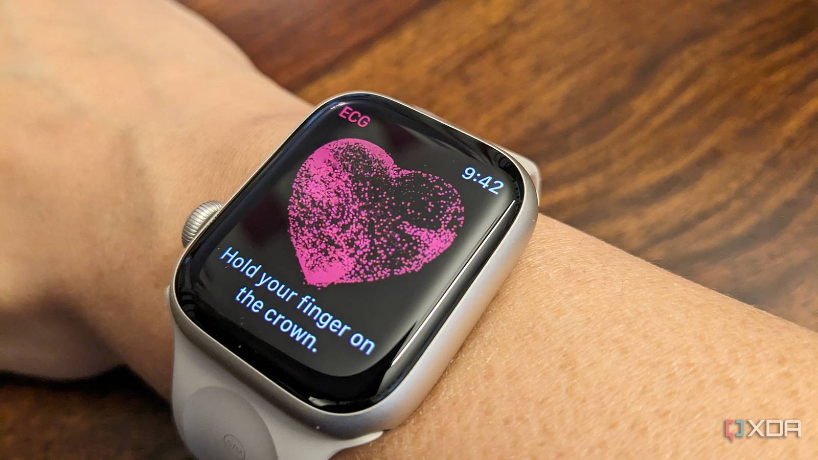 How to use ECG and check blood oxygen levels on Apple Watch