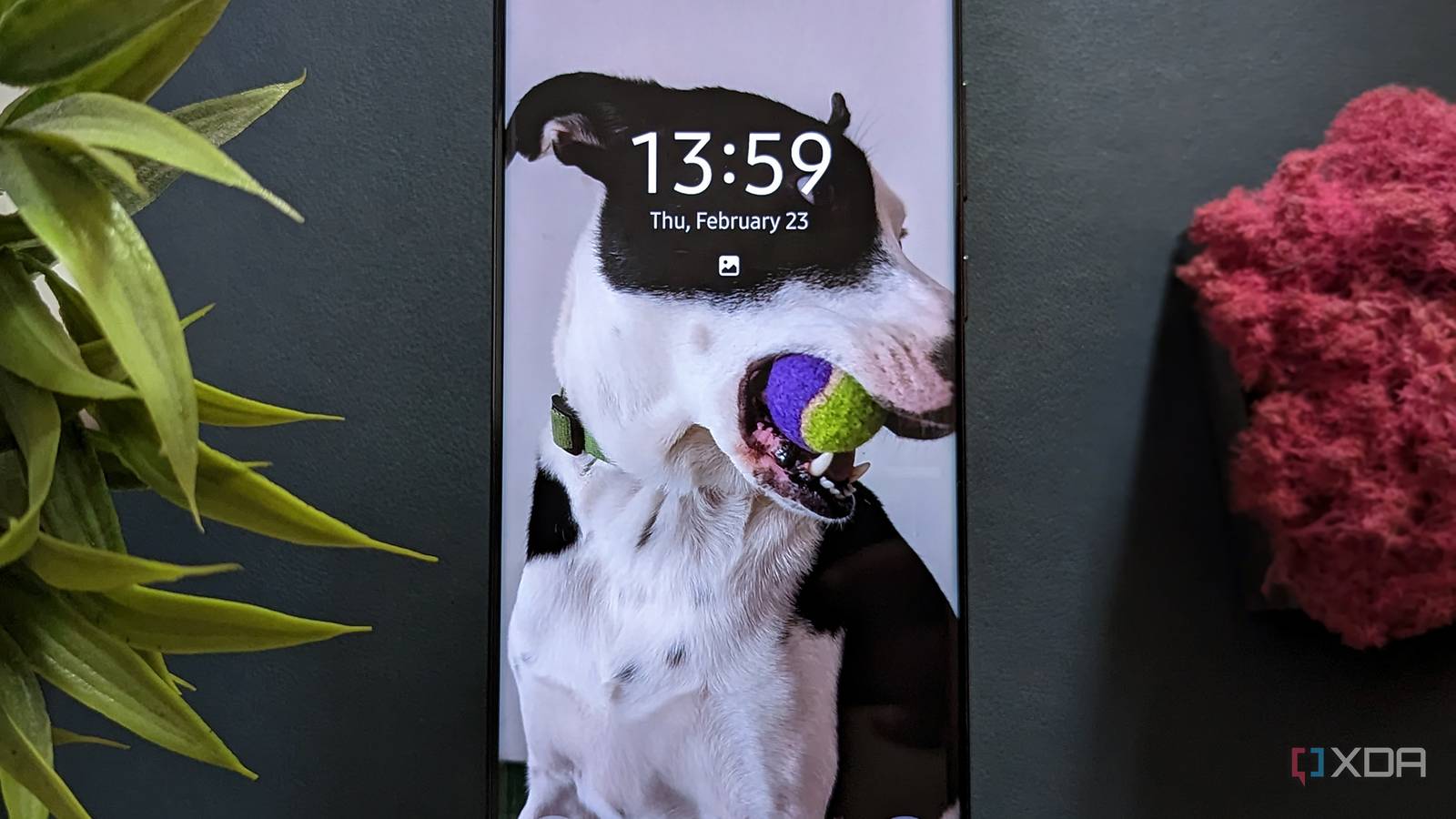 How to use a video lock screen on your Samsung device