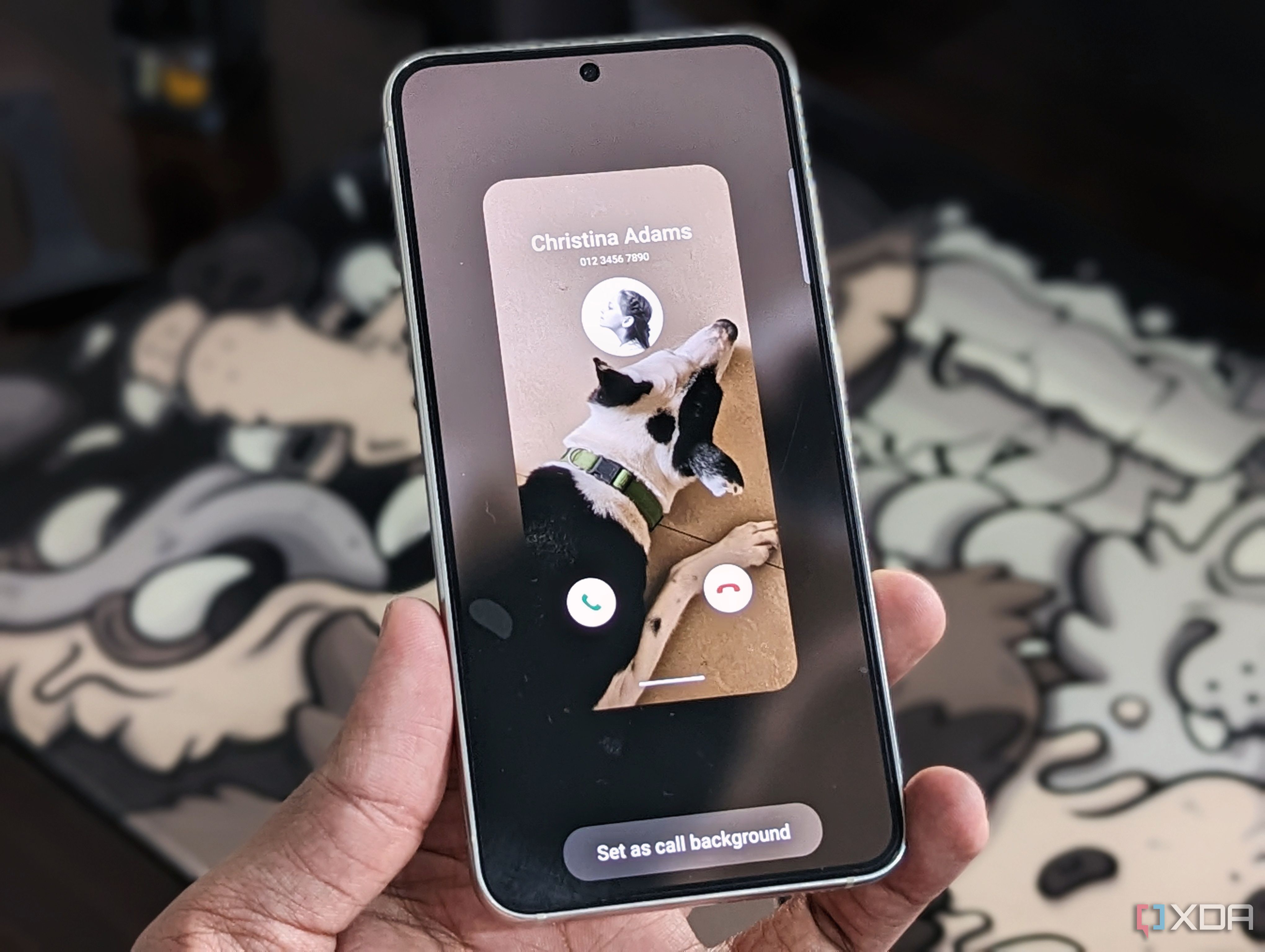 How to set a custom call background for your contacts on a Samsung device