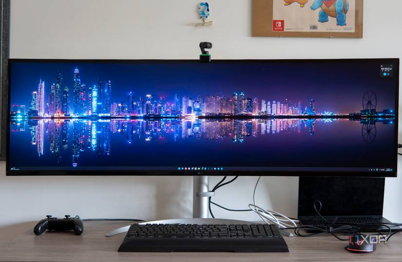 4 reasons why a 32:9 monitor is perfect for a desktop setup