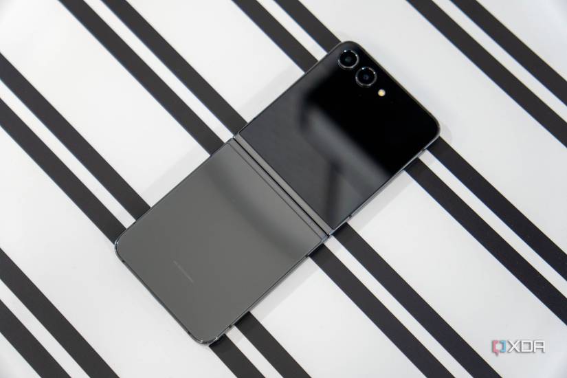 What colors does the Samsung Galaxy Z Flip 5 come in?
