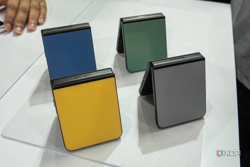 What colors does the Samsung Galaxy Z Flip 5 come in?
