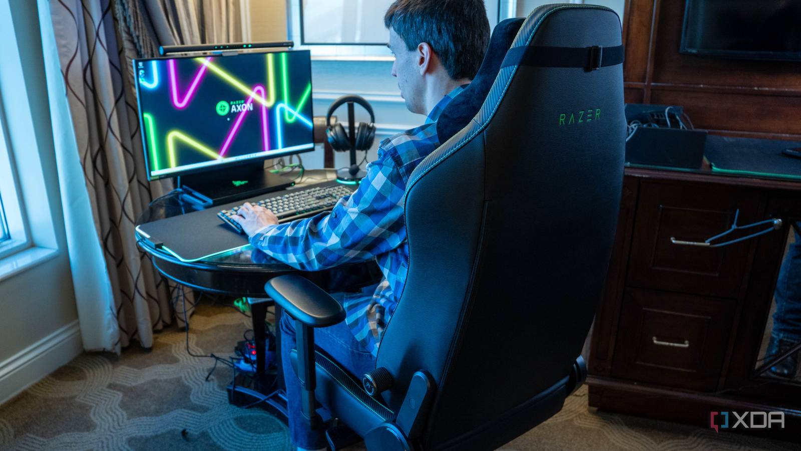 Hands-on: Razer's new Iskur V2 gaming chair allows you to customize a ...