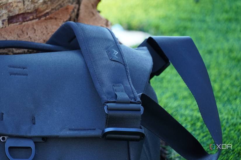 Peak Design Everyday Messenger review: A messenger bag for people who ...