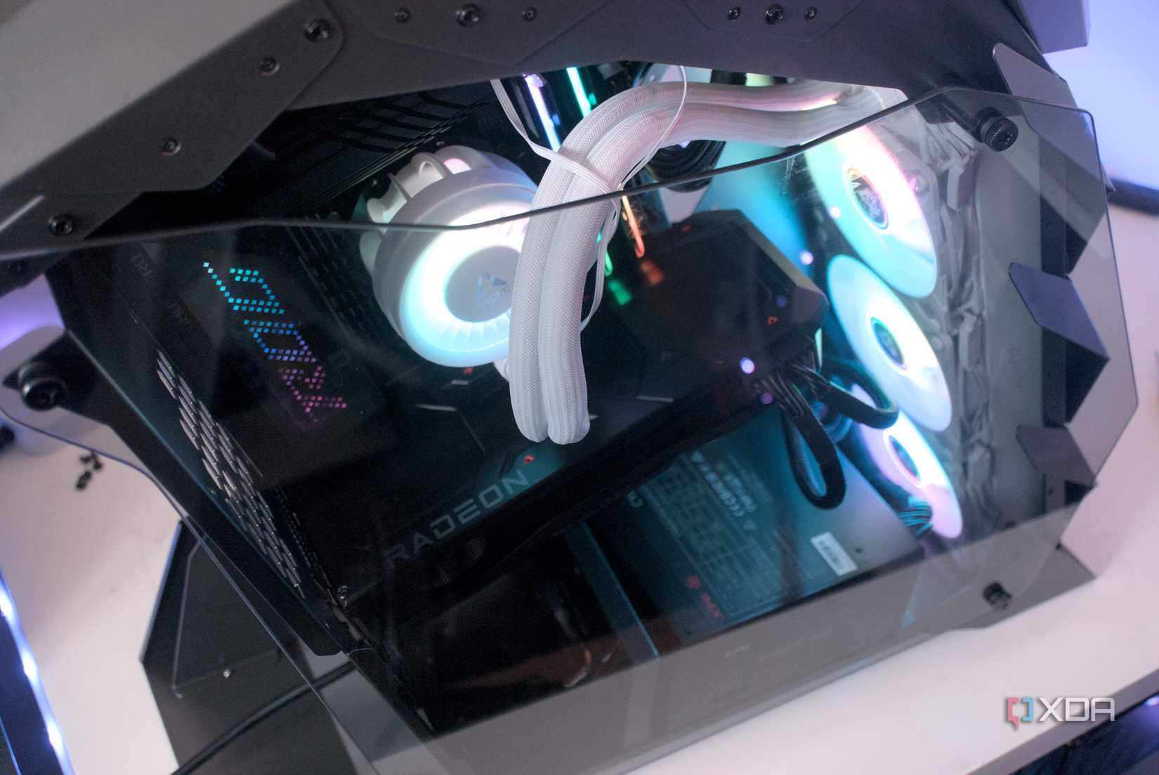 Vetroo K1 Pangolin review: I hated building a PC inside this cool ...