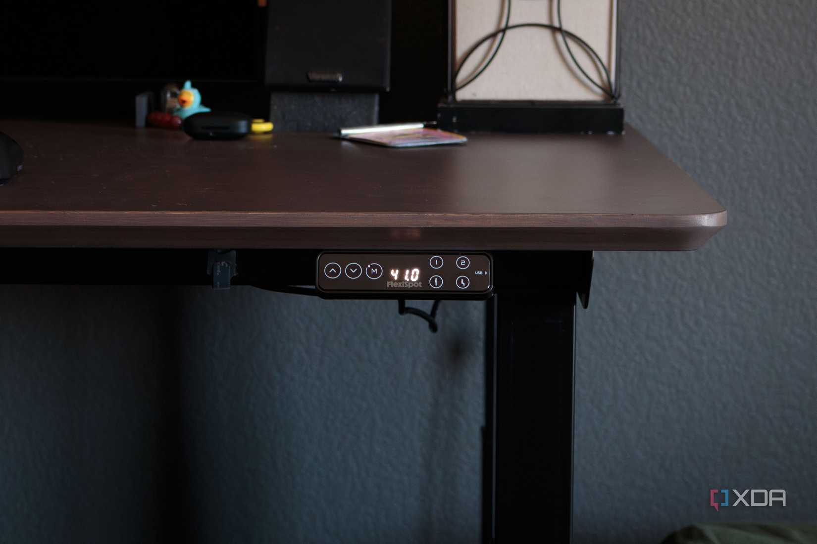 FlexiSpot E7 Plus review: A powerful standing desk without any wobbles