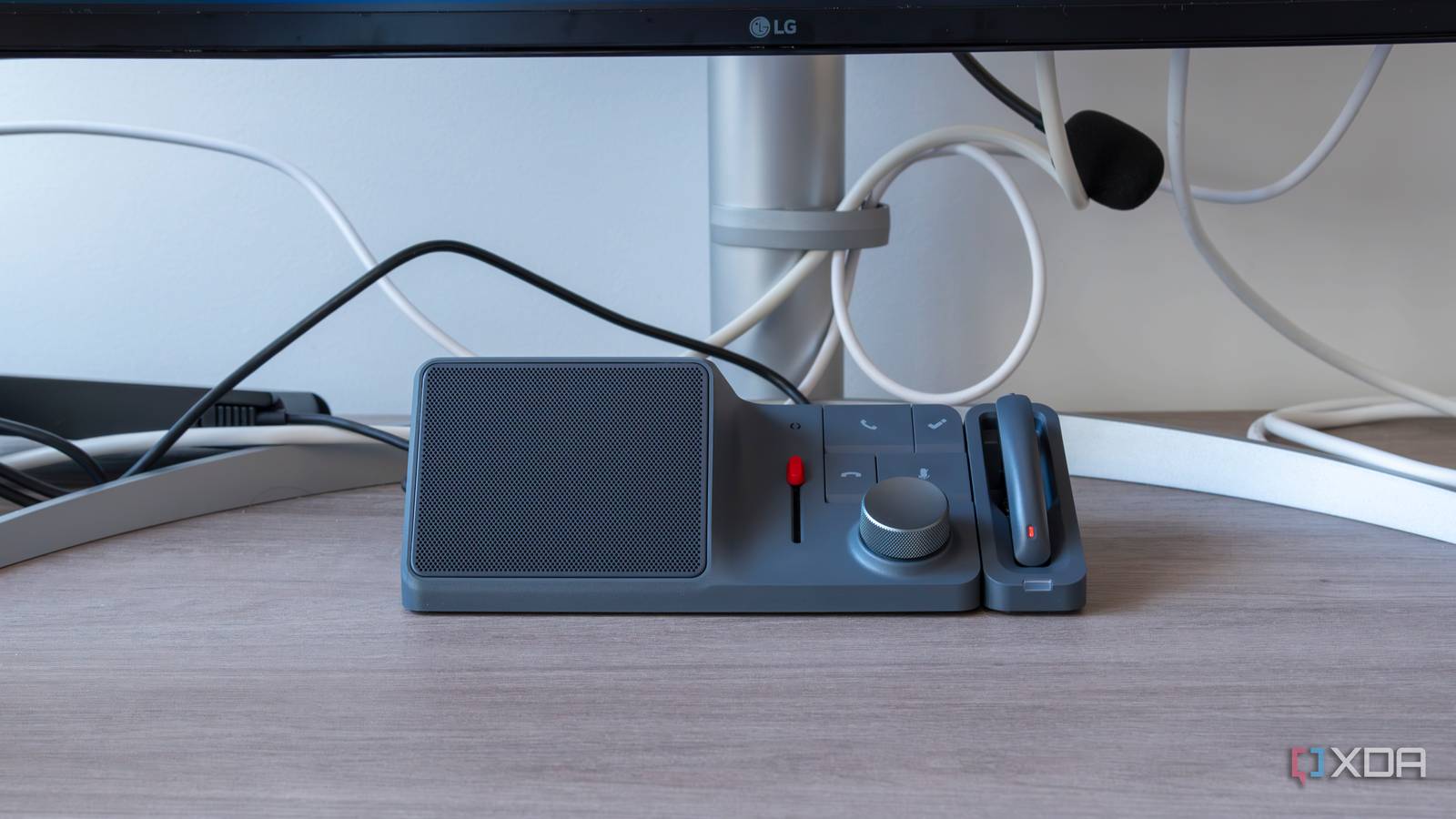 HiDock H1 review: A docking station that boosts your meetings with AI
