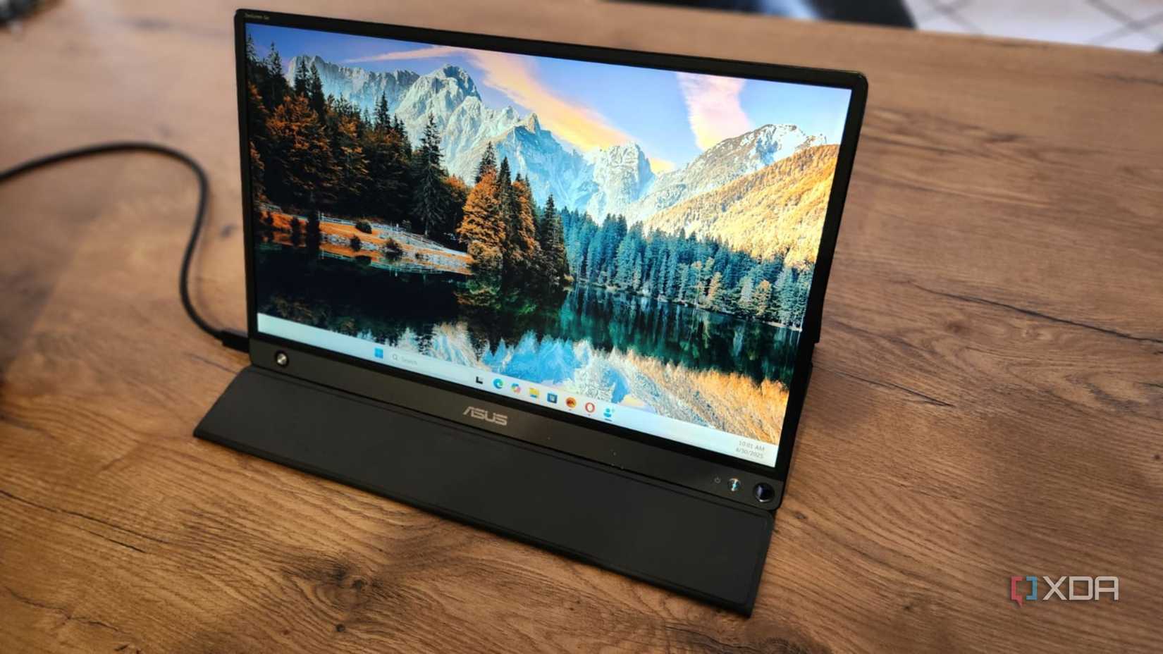 I love and hate using a portable monitor for these 6 reasons