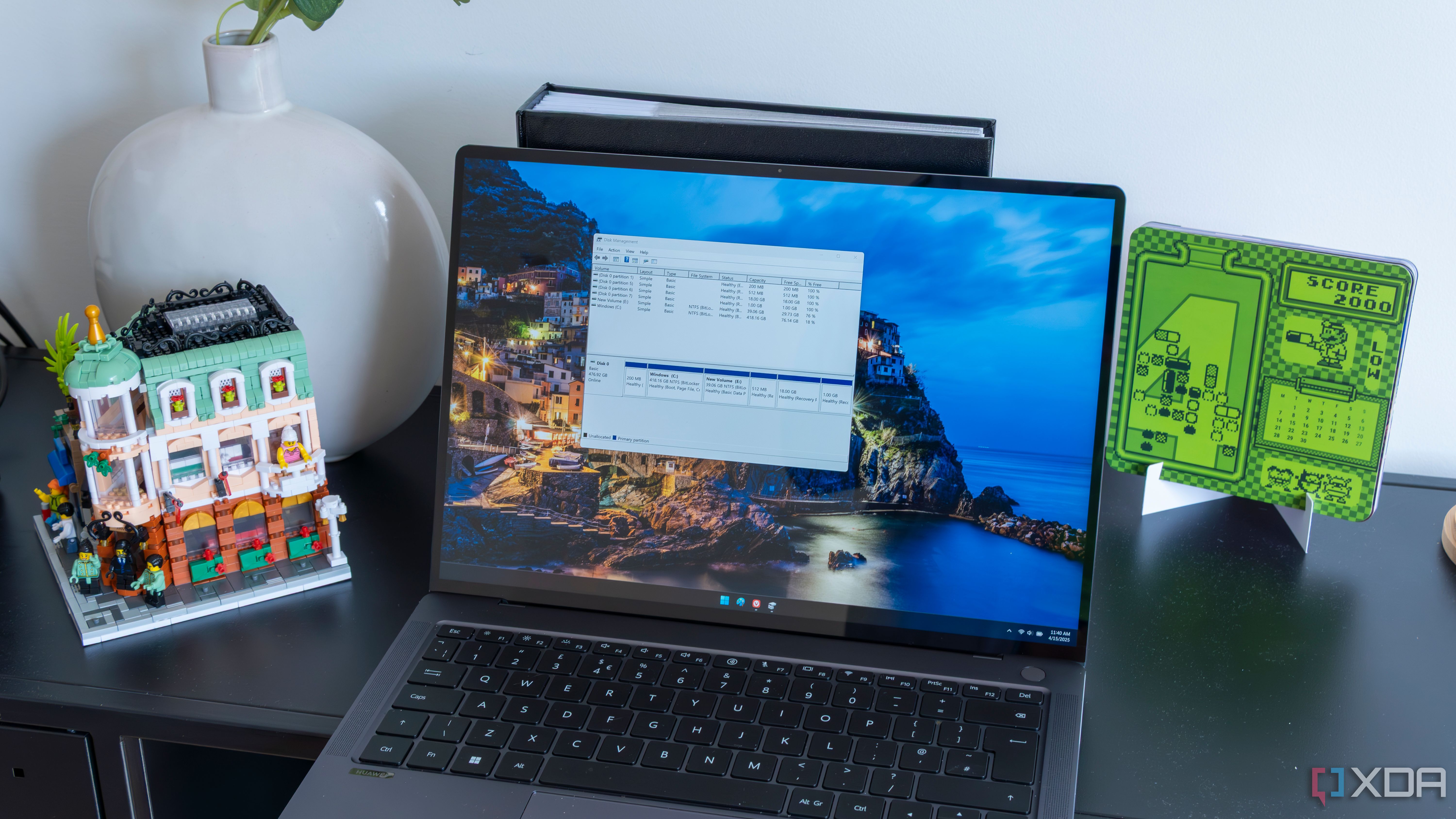 Windhawk vs Rainmeter: Choosing the best way to customize Windows
