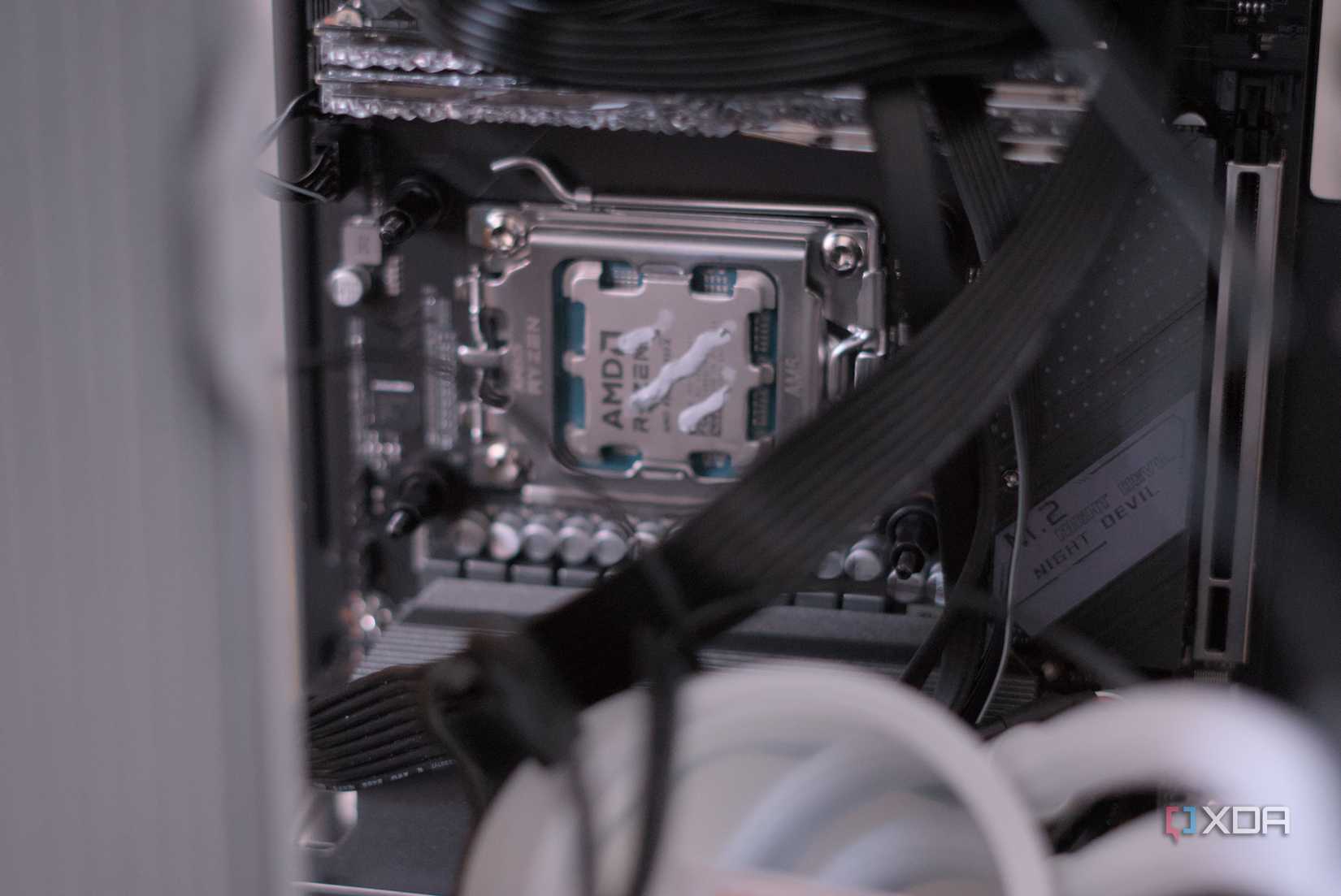 Using the AMD Ryzen 9 9950X to create a powerful & compact gaming PC