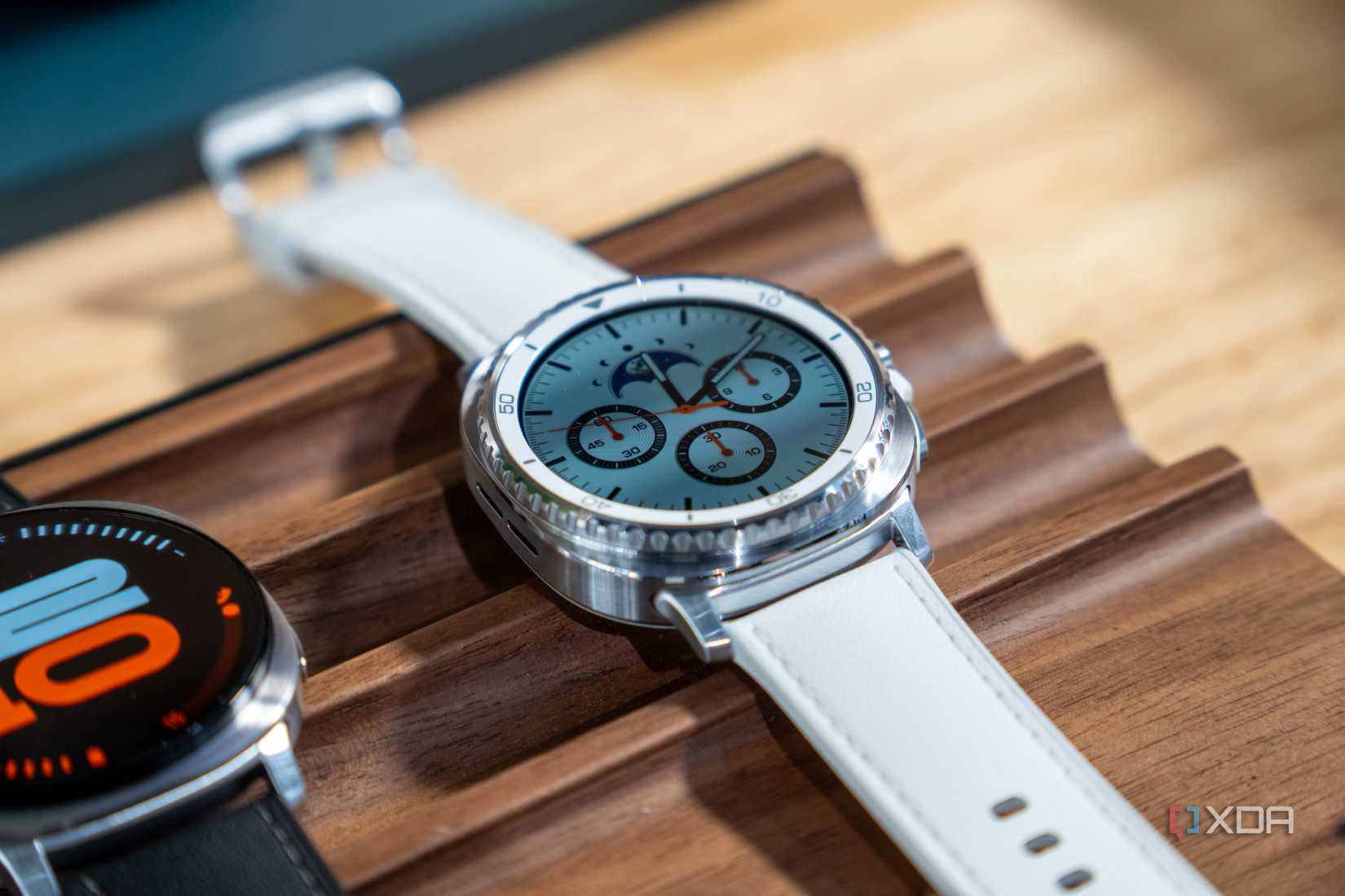 Samsung's latest smartwatch is totally redesigned, and it wants to help ...