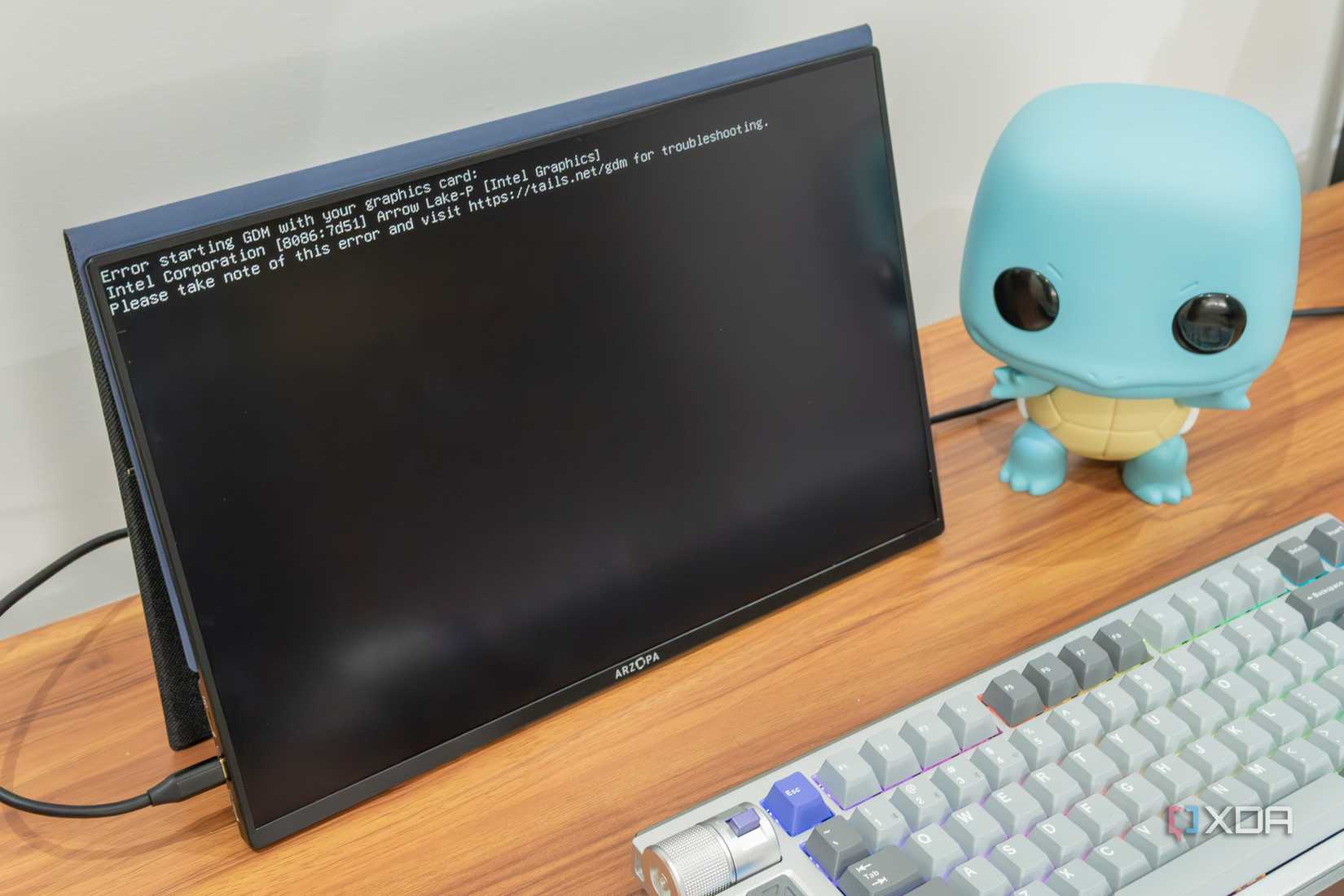 I tried daily-driving a privacy-focused portable Linux distro on a USB ...