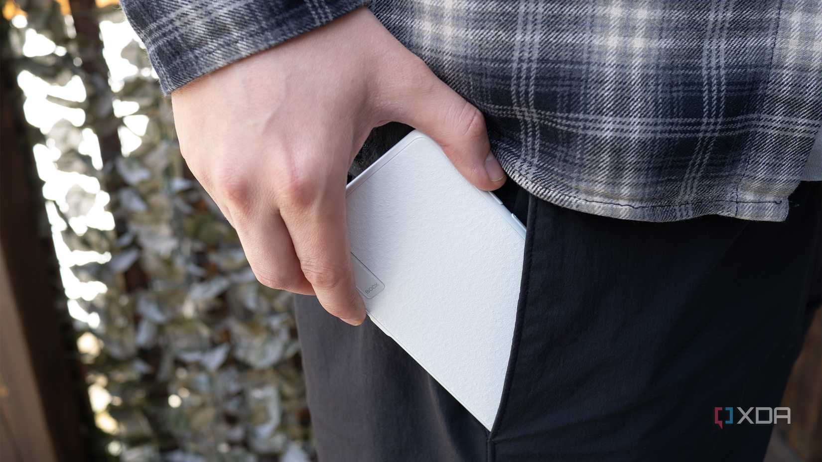 This phone-sized e-reader finally helped me escape constant smartphone ...